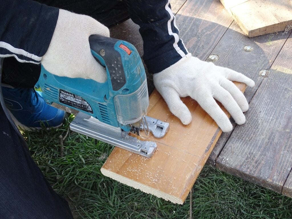 8 Steps On How To Use A Jig Saw - 2025